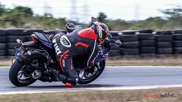 2018 Yamaha YZF R15 Version 3.0 Track Ride Review - BikeWale