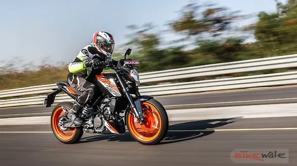 KTM 125 Duke Track Ride Review - BikeWale