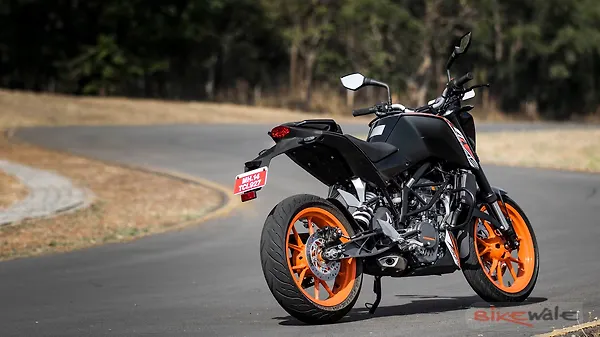 KTM 125 Duke Track Ride Review - BikeWale