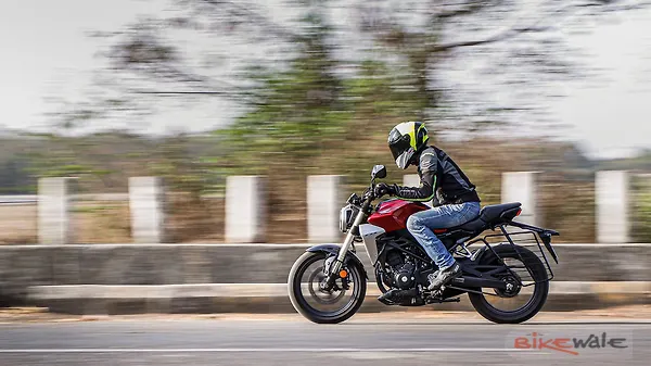 Honda CB300R Road Test Review - BikeWale