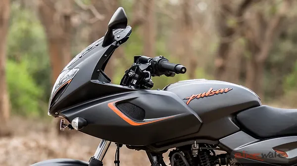 Bajaj Pulsar 180F: Road Test Review - BikeWale