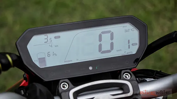 Revolt RV400 Price - Range, Images, Colours | BikeWale