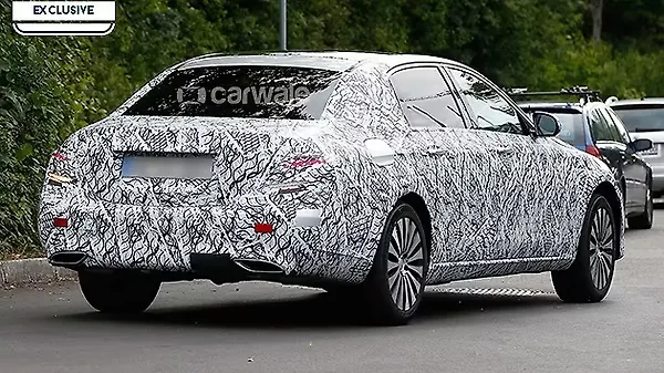 Mercedes-Benz E-Class Maybach spotted on test - CarWale