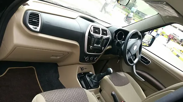 Mahindra TUV300 variants explained - CarWale