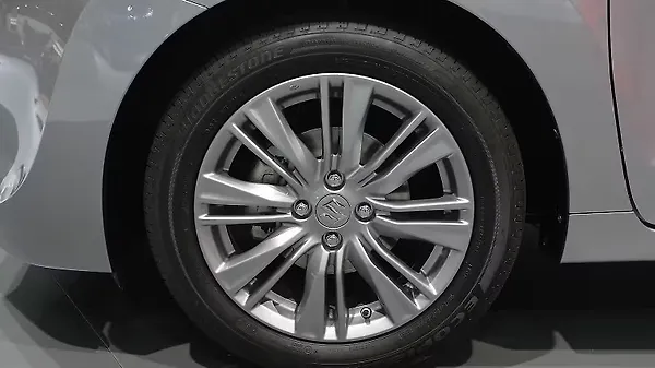 Suzuki Baleno picture gallery - CarWale