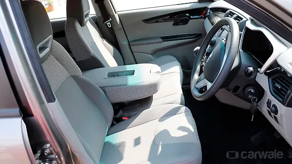 Mahindra KUV100 First Look Review - CarWale