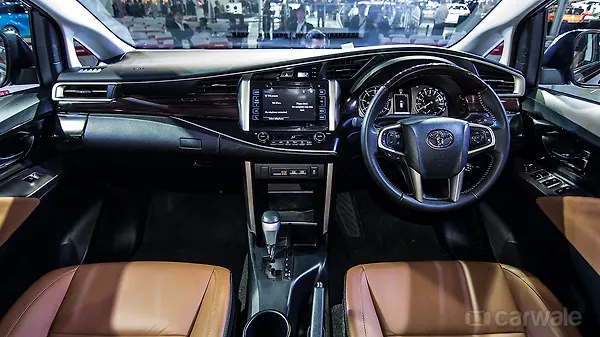 Toyota Innova Crysta photo gallery - CarWale