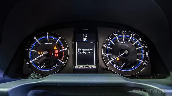 Toyota Innova Crysta photo gallery - CarWale