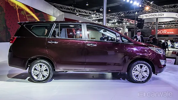 Toyota Innova Crysta photo gallery - CarWale