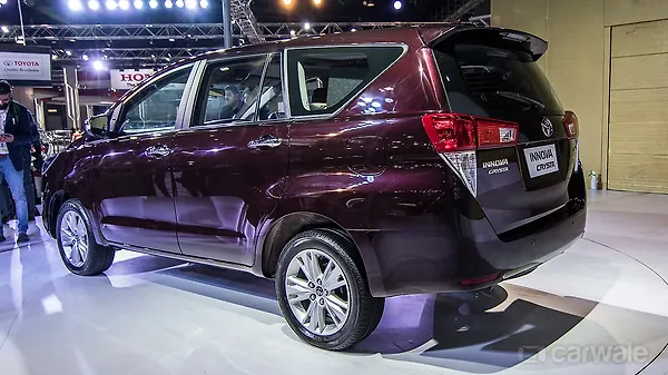 Toyota Innova Crysta photo gallery - CarWale