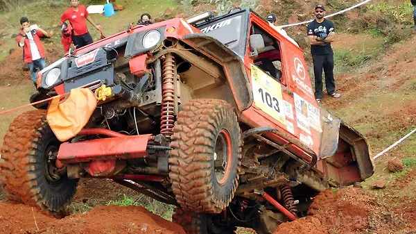 Rainforest Challenge 2016 - CarWale