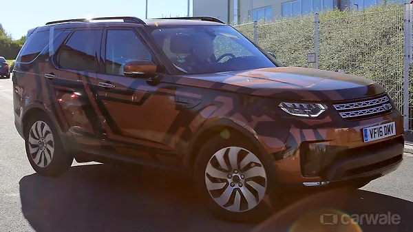 Next generation Land Rover Discovery spotted in Germany - CarWale