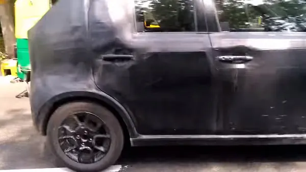 Maruti Ignis sporting black alloys spotted on test - CarWale