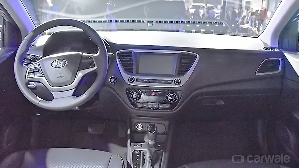 Hyundai Verna facelift first look review - CarWale