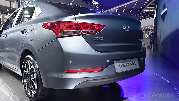 Hyundai Verna facelift first look review - CarWale