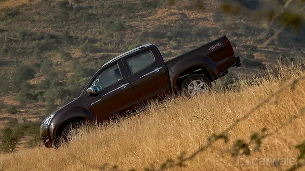Isuzu D-Max V-Cross First Drive Review - CarWale