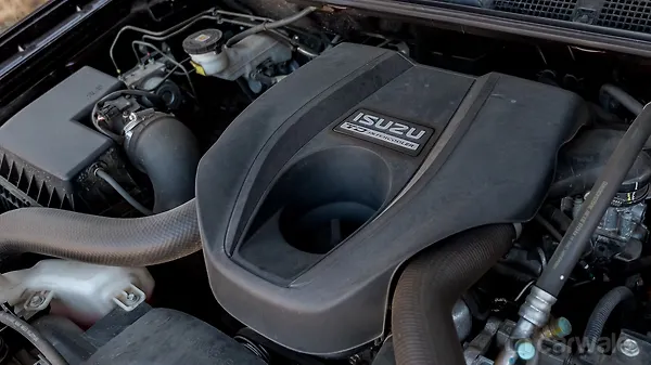 Isuzu D-Max V-Cross First Drive Review - CarWale