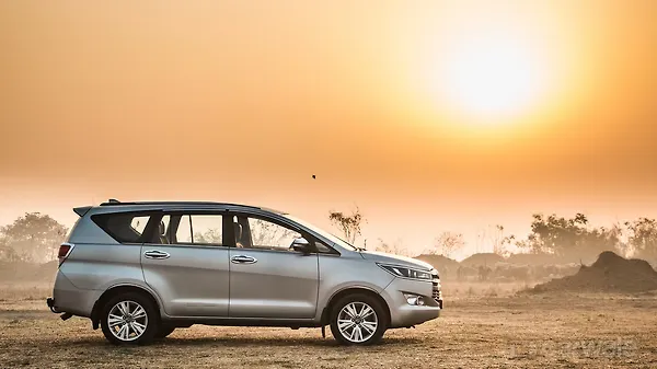 Tata Hexa vs Toyota Innova Crysta - CarWale