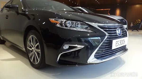 Lexus Photo Gallery - ES 300h, RX 450h and LX 450d - CarWale