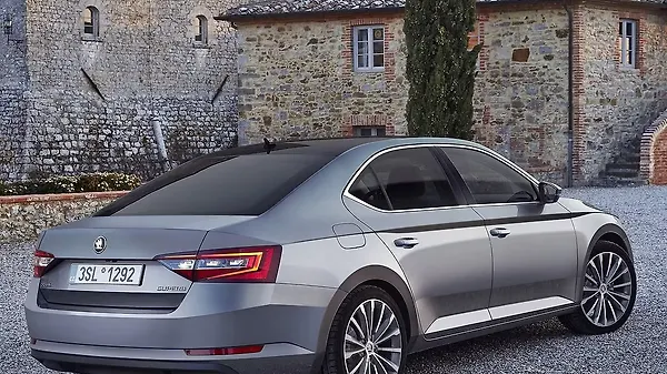 Updated Skoda Superb Picture Gallery - CarWale