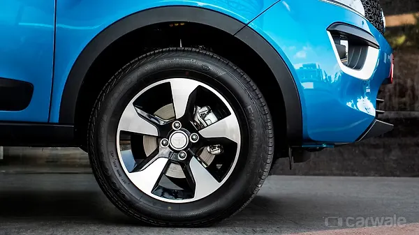 Tata Nexon Diesel First Drive Review - CarWale