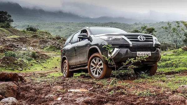 Off-road day 2017: Toyota Fortuner Review - CarWale