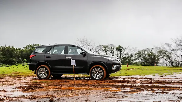 Off-road day 2017: Toyota Fortuner Review - CarWale
