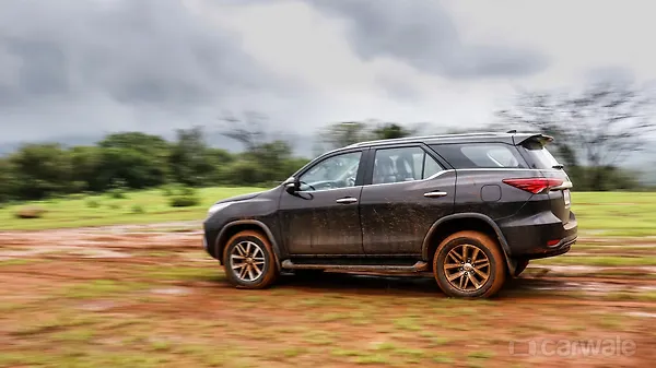 Off-road day 2017: Toyota Fortuner Review - CarWale
