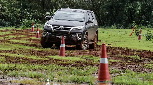 Off-road day 2017: Toyota Fortuner Review - CarWale