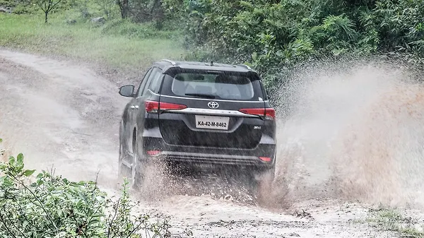 Off-road day 2017: Toyota Fortuner Review - CarWale