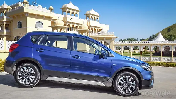 New Maruti S-Cross facelift photo gallery - CarWale