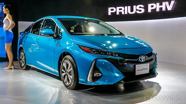 Toyota Prius PHV photo gallery - CarWale