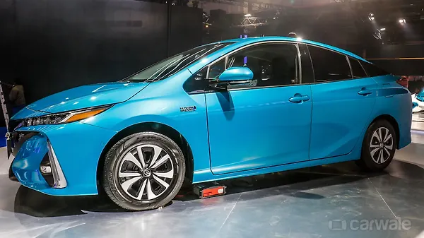 Toyota Prius PHV photo gallery - CarWale