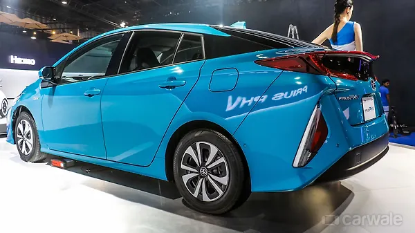 Toyota Prius PHV photo gallery - CarWale