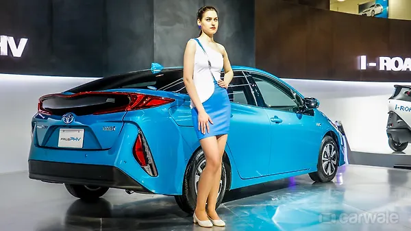 Toyota Prius PHV photo gallery - CarWale