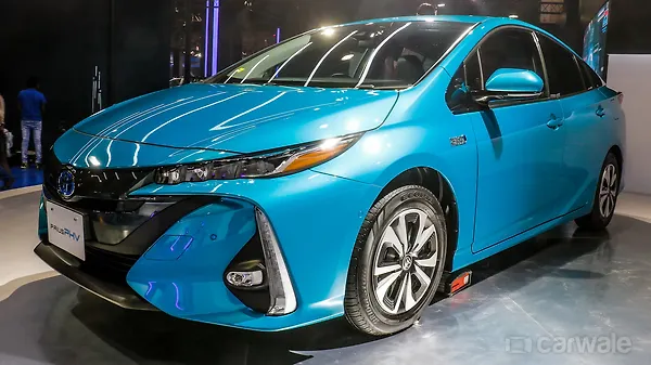 Toyota Prius PHV photo gallery - CarWale
