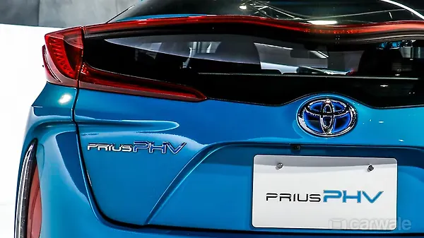 Toyota Prius PHV photo gallery - CarWale