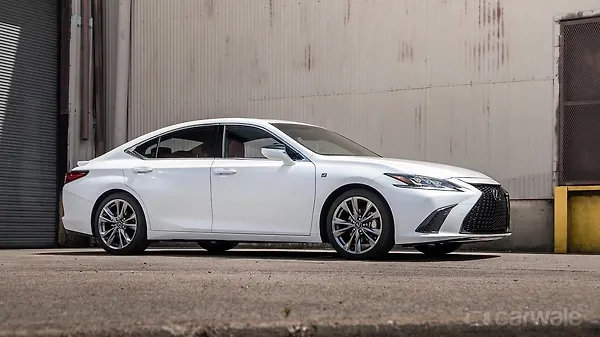Lexus ES 300h Picture Gallery - CarWale