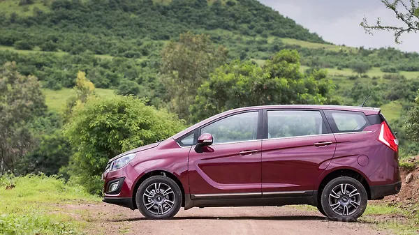 Mahindra Marazzo First Drive Review - CarWale