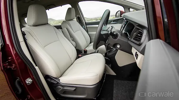 Mahindra Marazzo First Drive Review - CarWale