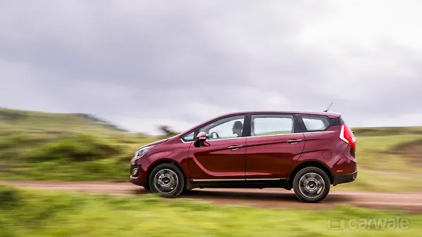 Mahindra Marazzo [2018-2020] Price, Images, Colors & Reviews - CarWale