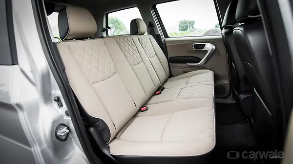 Mahindra TUV300 Plus First Drive Review - CarWale