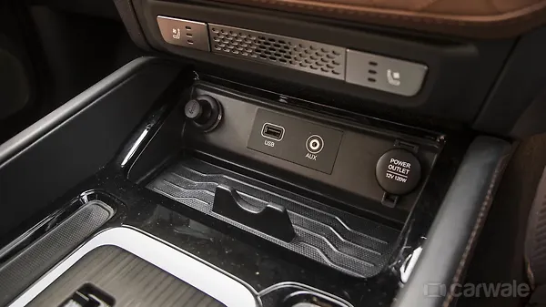 Top 6 interior highlights of the Mahindra Alturas G4 - CarWale