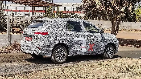 MG Hector spied testing; will be the first connected SUV in India - CarWale