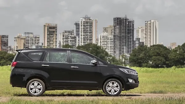 Toyota Innova Crysta Review: Pros and Cons - CarWale