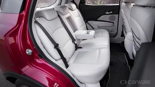 Mahindra XUV300 Review: Pros and Cons - CarWale