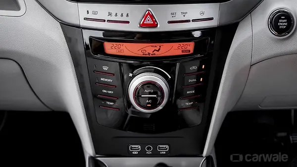 Mahindra XUV300 Review: Pros and Cons - CarWale