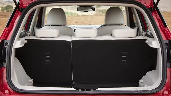 Mahindra XUV300 Review: Pros and Cons - CarWale