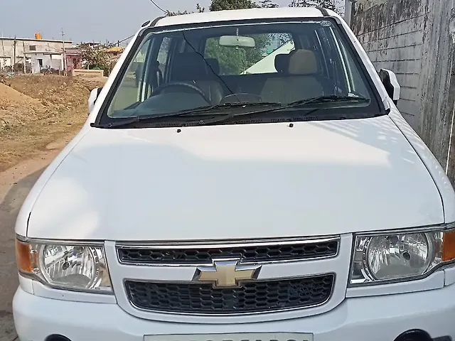 Tavera Interior 10 Seater