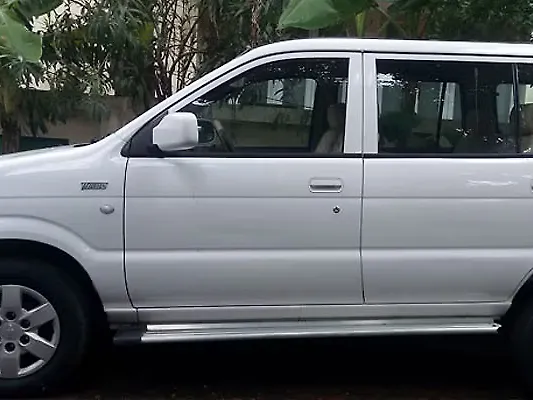 Tavera Interior 10 Seater